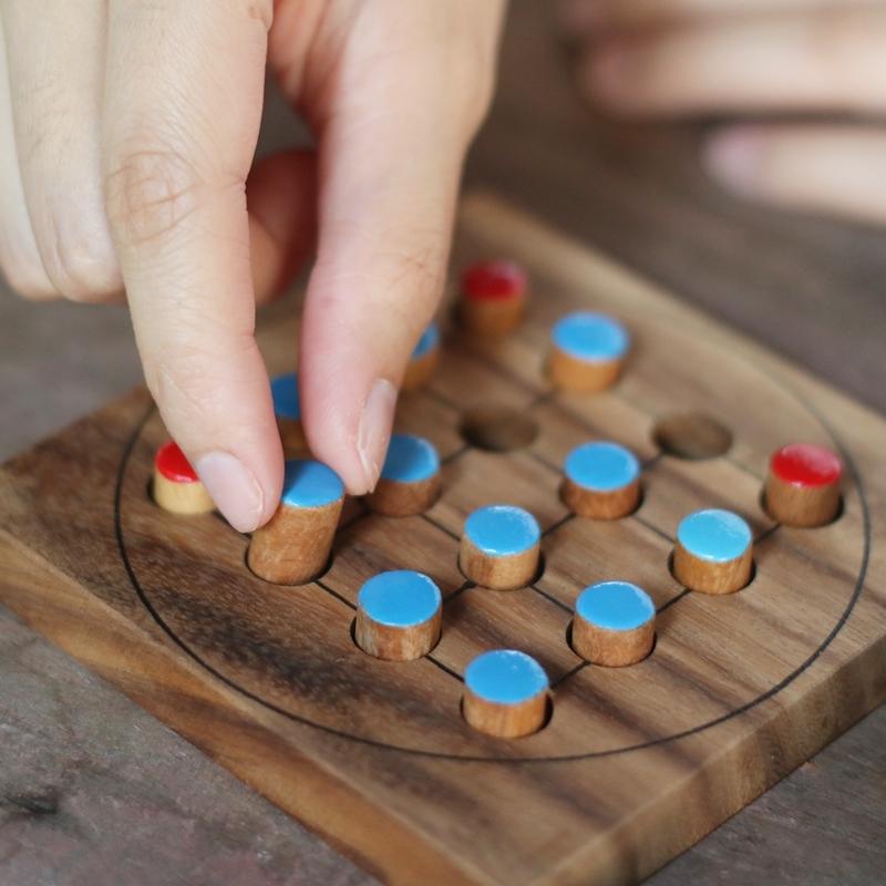 Foxes and Sheep | Fox and Hounds Tafl Peg Game