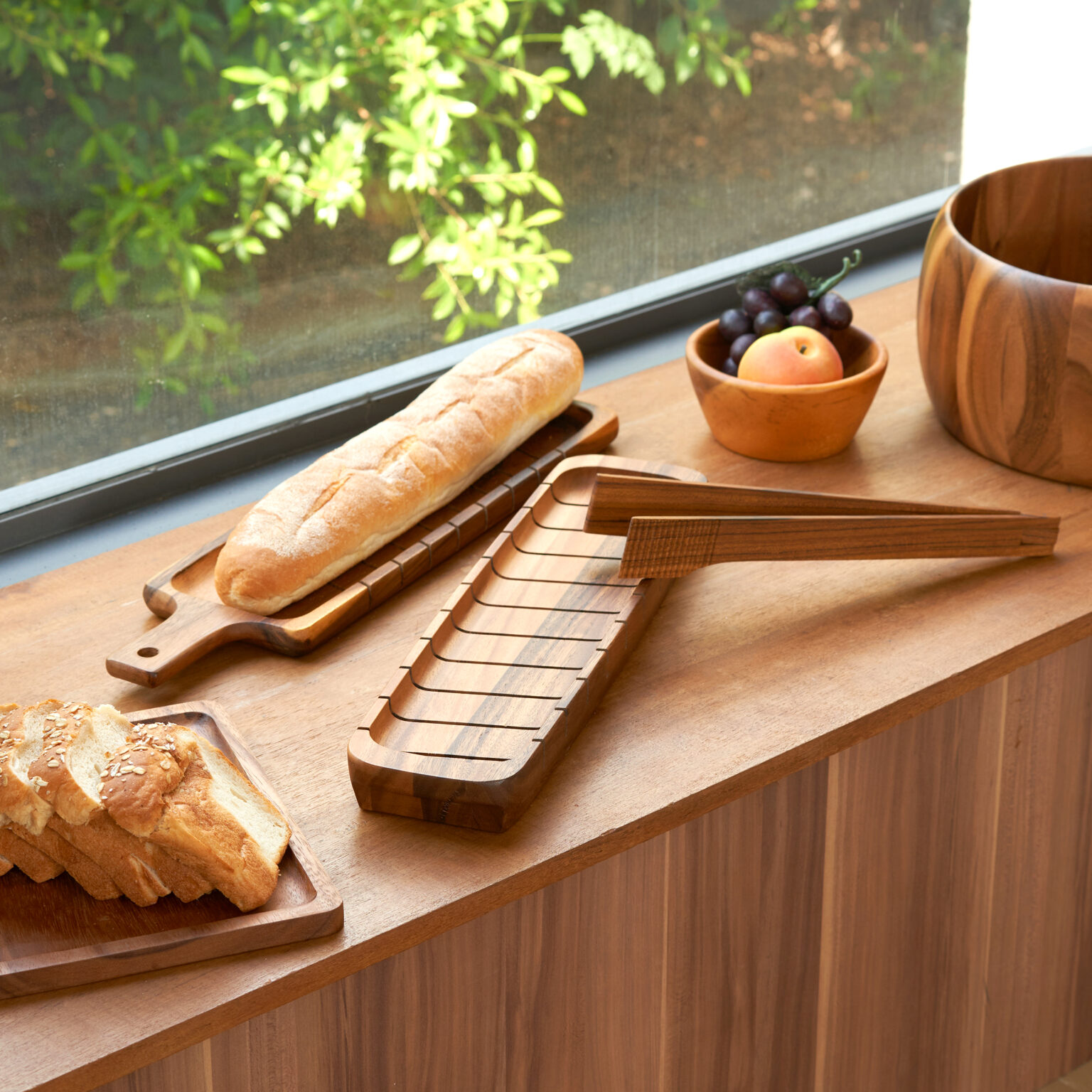 Acacia Wooden Baguette Slotted Cutting Bread Board with Handle